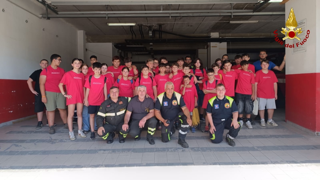 Al Comando dei Vigili del Fuoco di Avellino la visita dei ragazzi del ... Al Comando dei Vigili del Fuoco di Avellino la visita dei ragazzi del ...